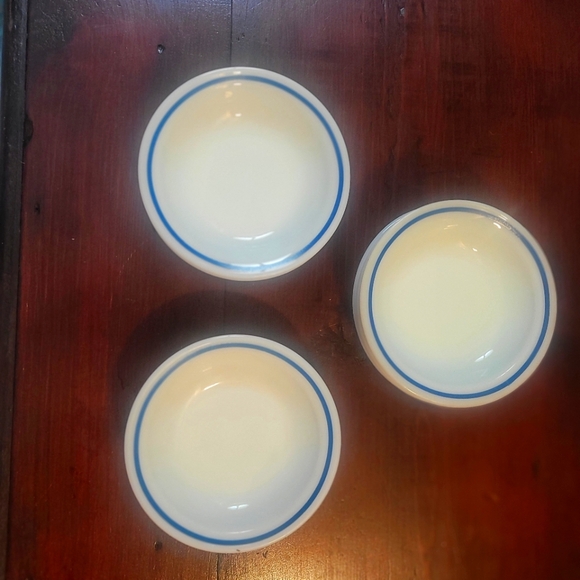 Pyrex | Dining | 7 Pyrex Fruit Dessert Bowls By Corning With Blue Trim ...